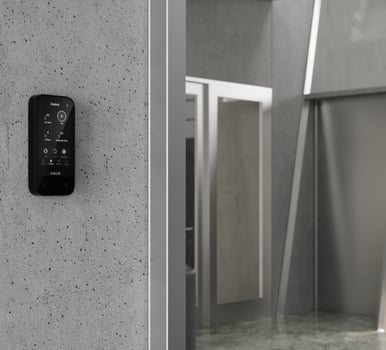 KeyPad TouchScreen — Wireless keyboard with a screen