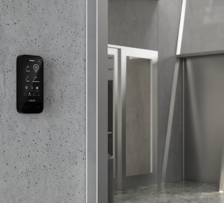 KeyPad TouchScreen — Wireless keyboard with a screen