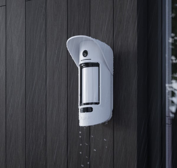 MotionCam Outdoor — Wireless outdoor motion detector with photo