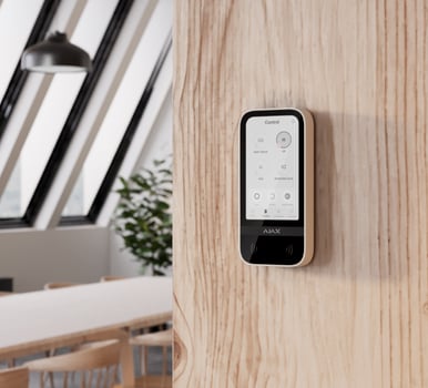 KeyPad TouchScreen — Wireless keyboard with a screen