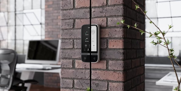 KeyPad TouchScreen — Wireless keyboard with a screen