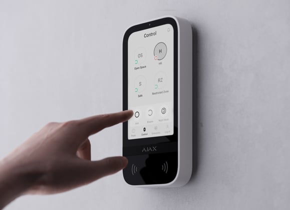 KeyPad TouchScreen — Wireless keyboard with a screen