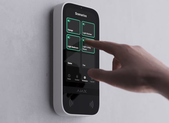 KeyPad TouchScreen — Wireless keyboard with a screen