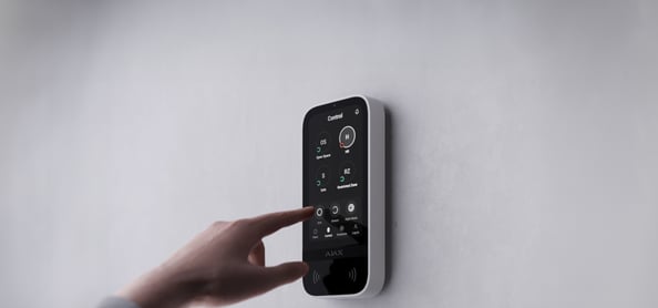 KeyPad TouchScreen — Wireless keyboard with a screen