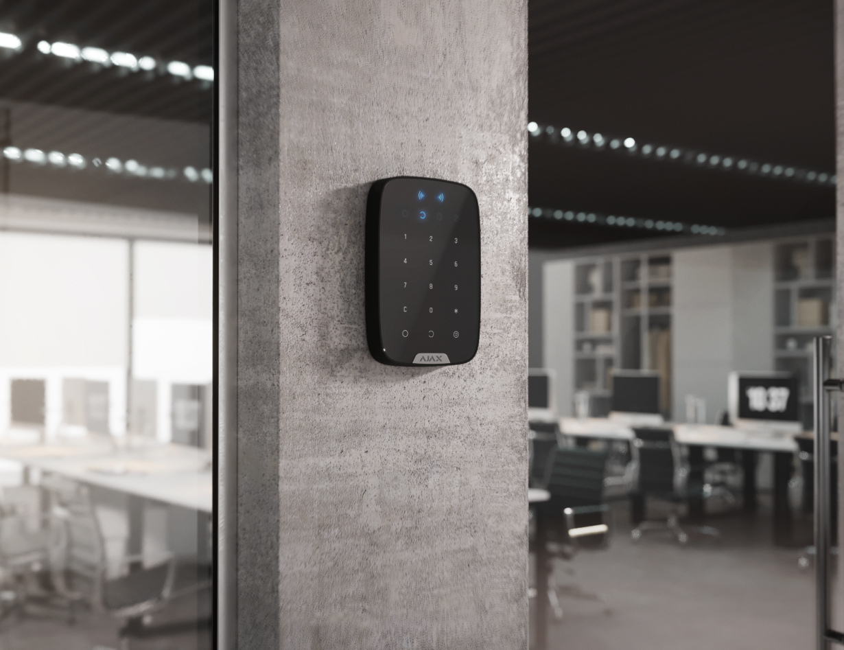 KeyPad Plus — Teclado de seguridad compatible con chips de proximidad